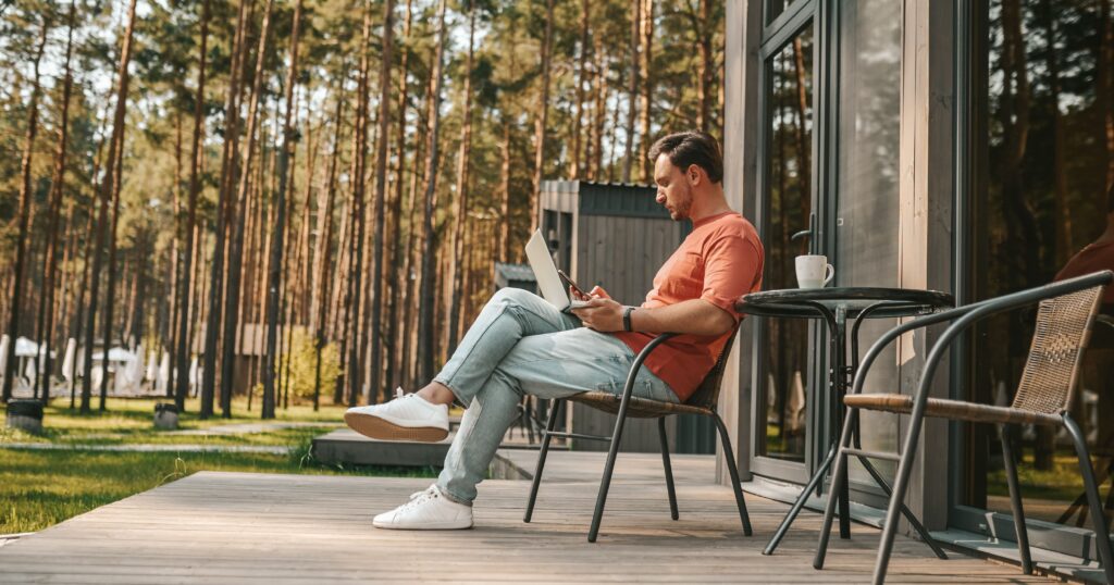 Strategies For Mixing Personal Travel With Business Travel